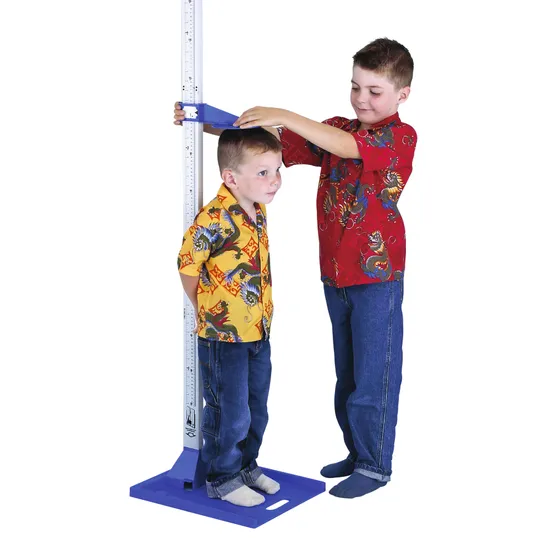 Measuring Height On People 3d Small People Measuring His Height With